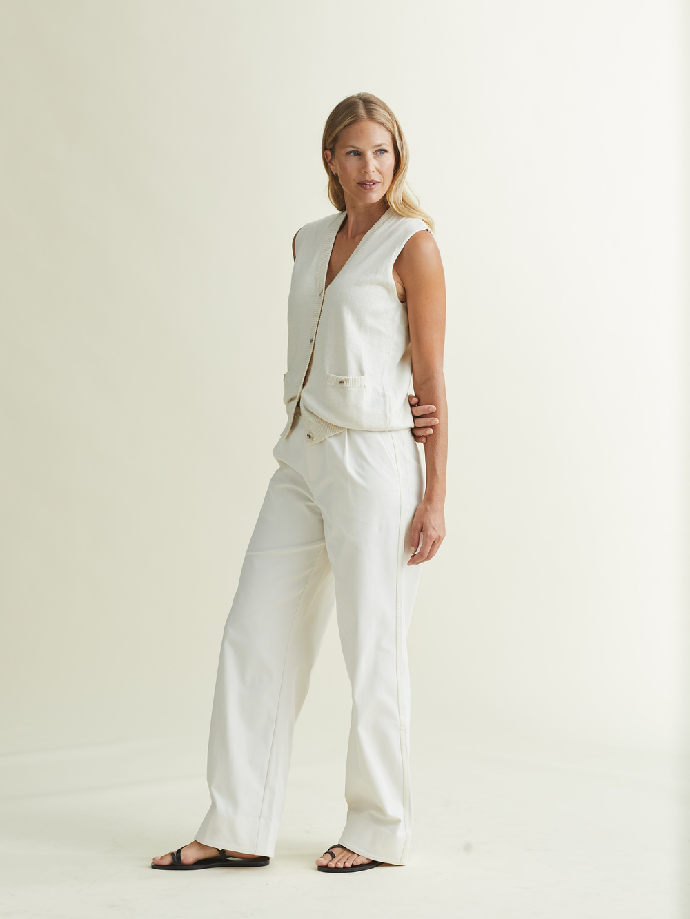 Enza Washable Cashmere Vest | A. PUTNAM | All Season V-Neck Golf Vest